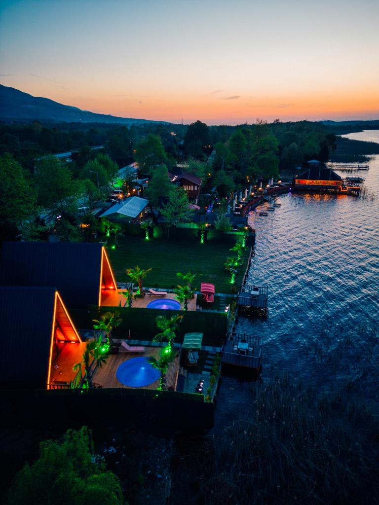 Göl-Deniz Manzaralı Tesisler - Quick Tatil Sapanca Bungalov Tatili